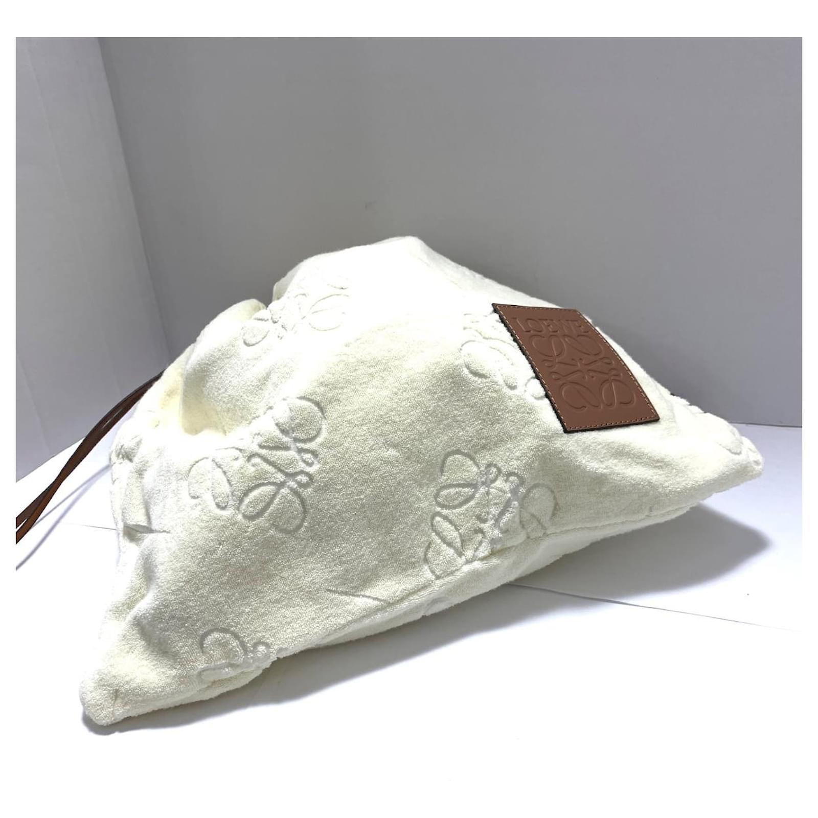Loewe Drawstring Pouch White Leather ref.1104183 - Joli Closet