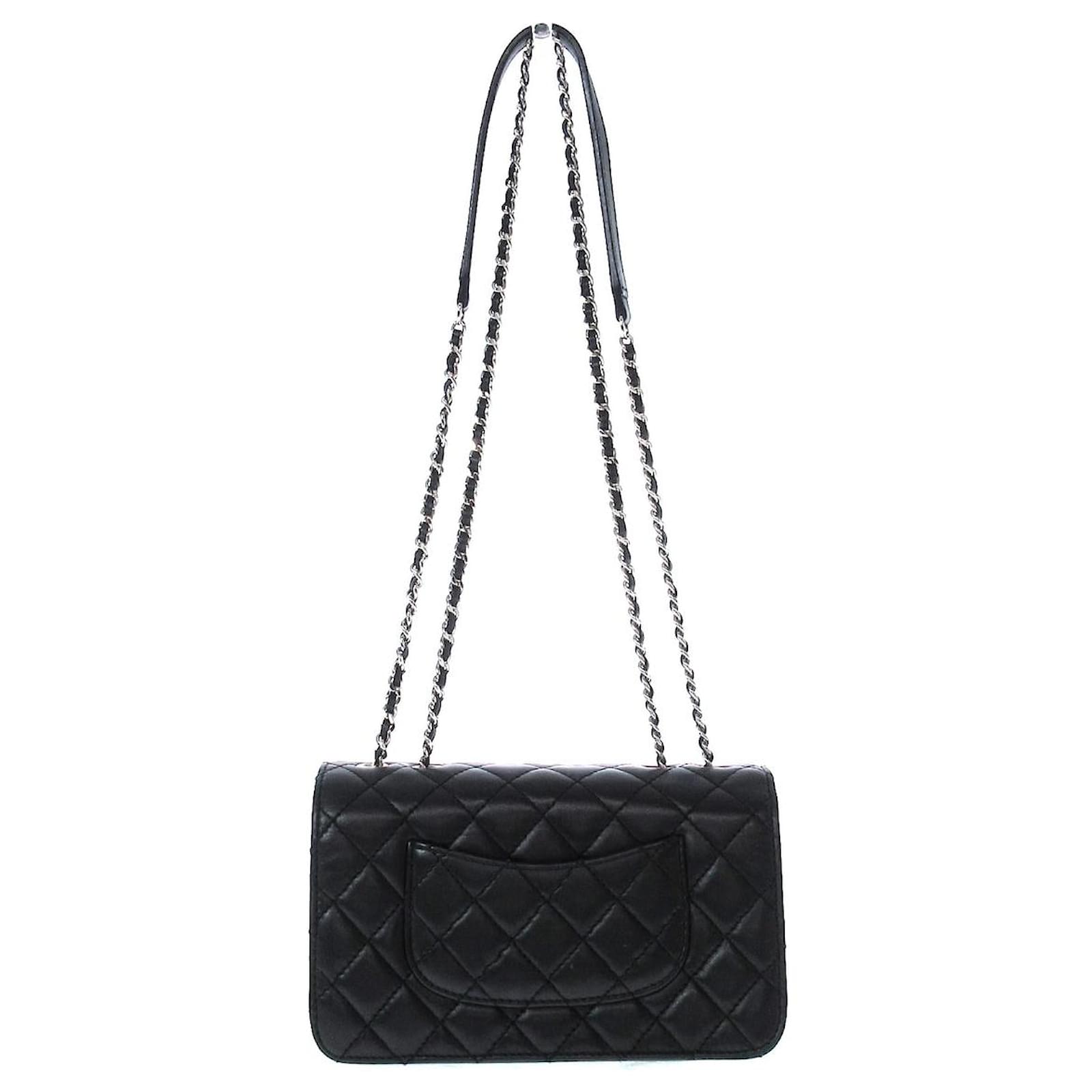 Timeless Chanel Matelassé Black Leather ref.1107641 - Joli Closet