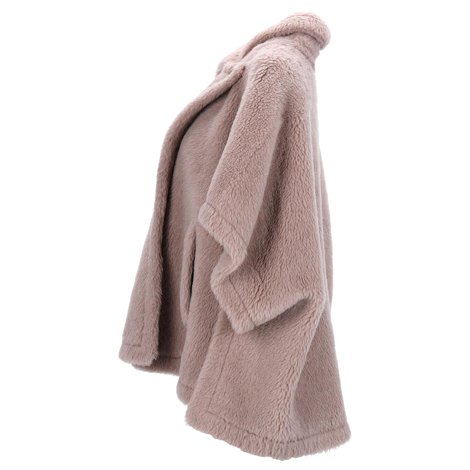 Max Mara Teddy Fabric Cape Coat in Beige Alpaca Wool ref.1112309 - Joli ...