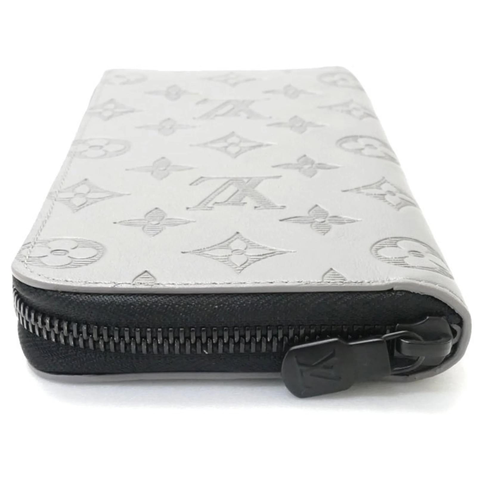 Louis Vuitton Portefeuille zippy Grey Leather ref.1149155 - Joli Closet