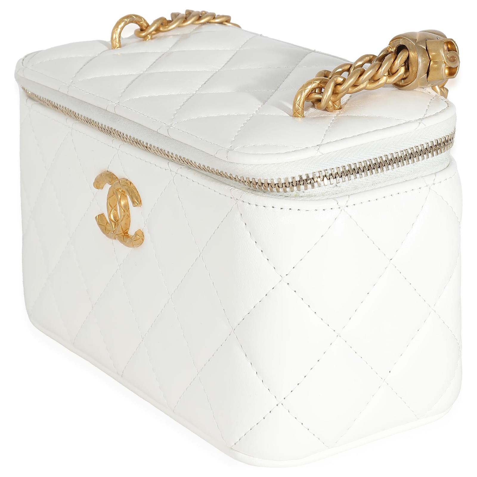Chanel White Quilted calf leather Long Vanity Case ref.1216688 - Joli ...