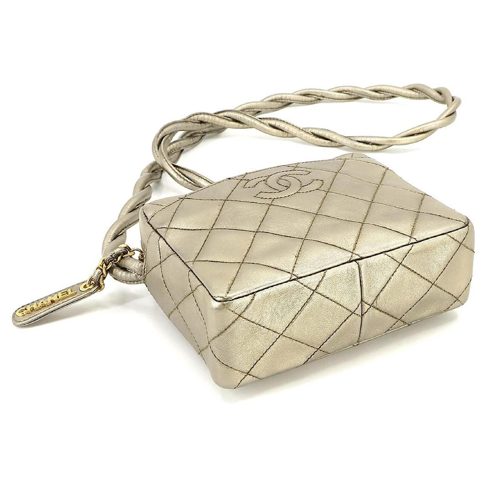 Chanel Golden Leather ref.1273071 - Joli Closet