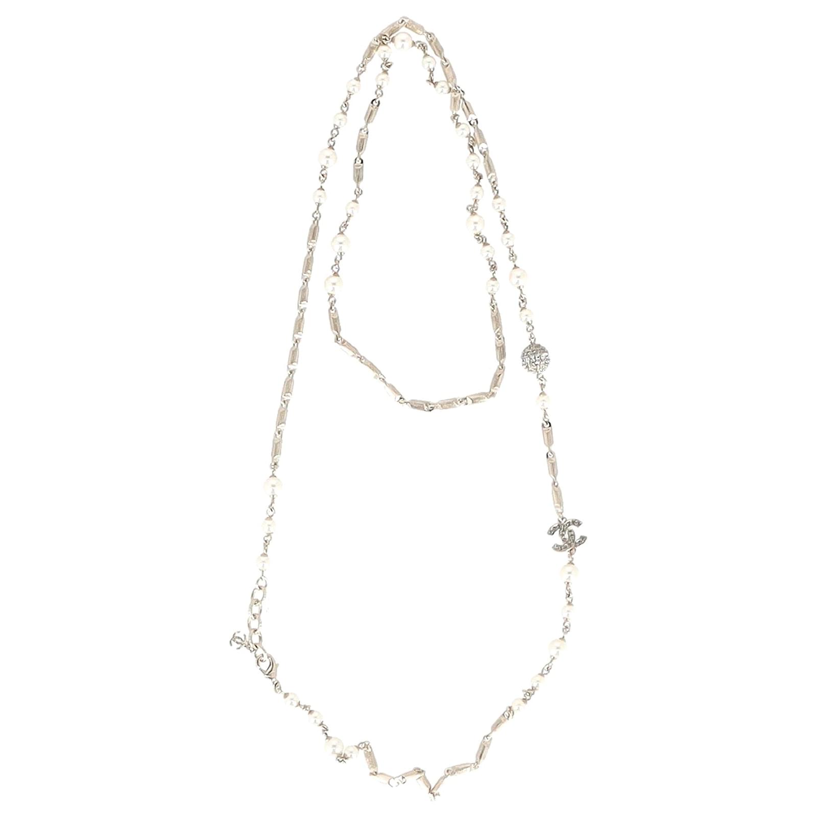 Collier Chanel CC Logo et Perles en Métal Doré ref.1293943 - Joli Closet