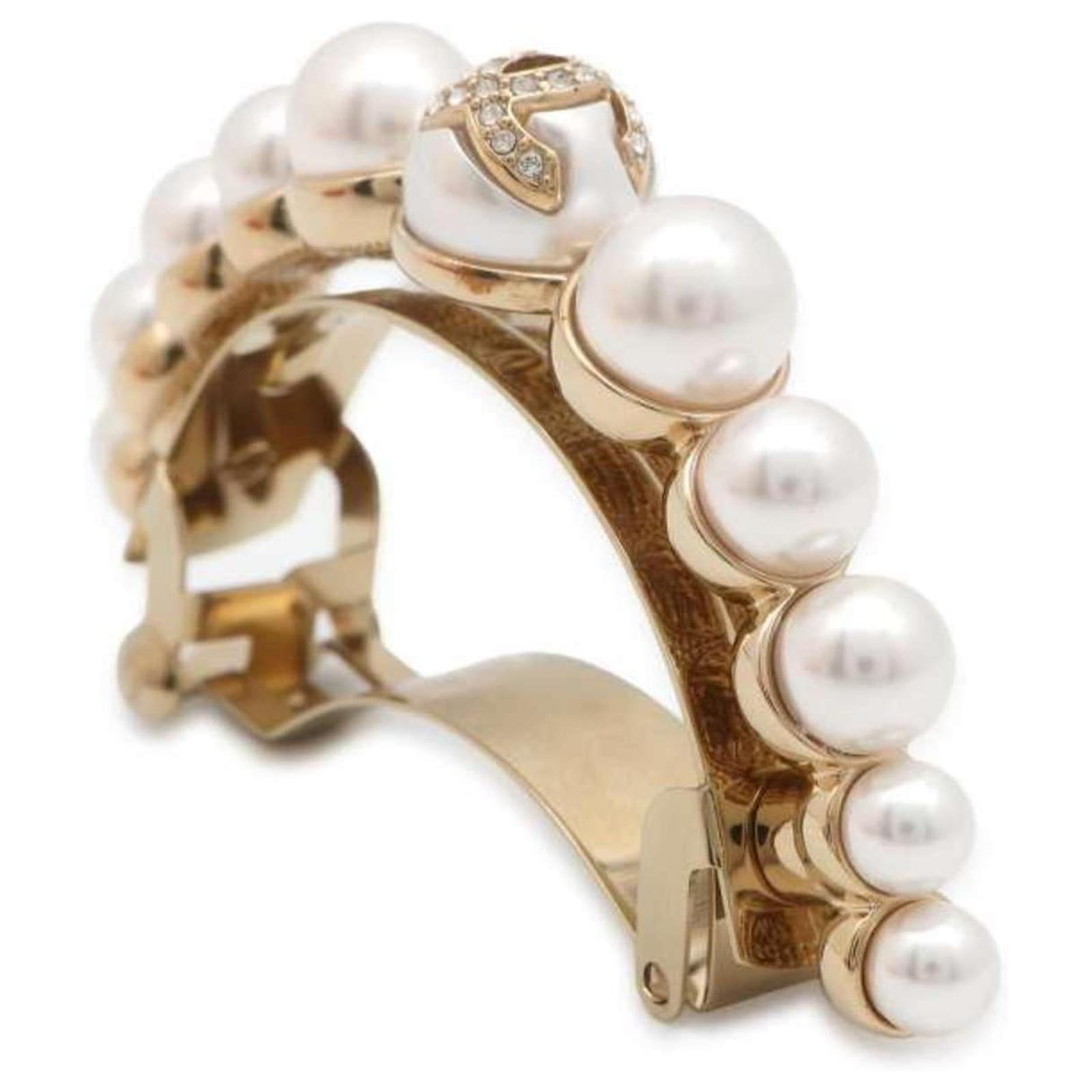 Chanel Gold Metal Barrette with Faux Pearl Golden ref.1577910 - Joli Closet