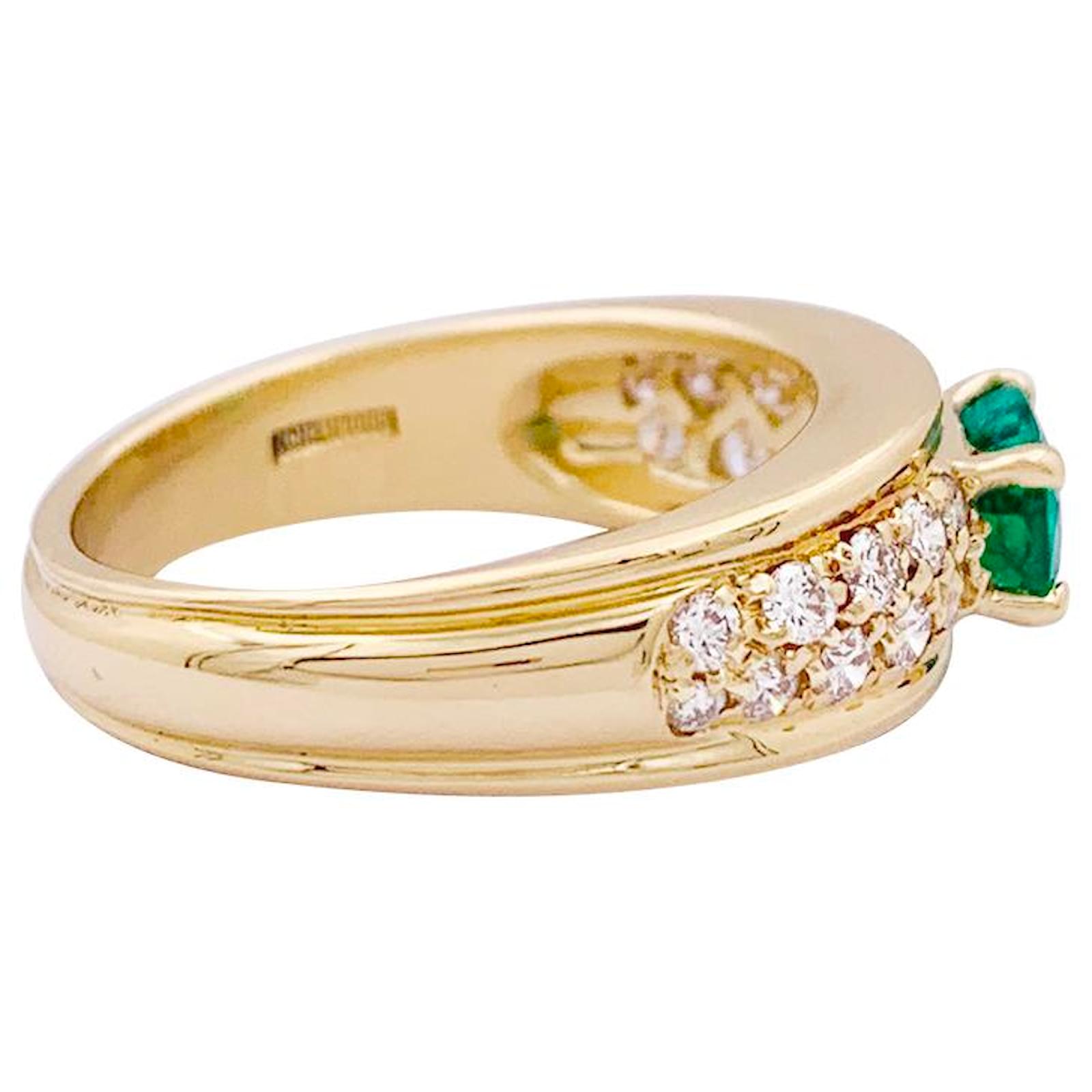 Boucheron ring, 'Axelle', yellow gold, diamonds, emerald. ref.1629669 ...