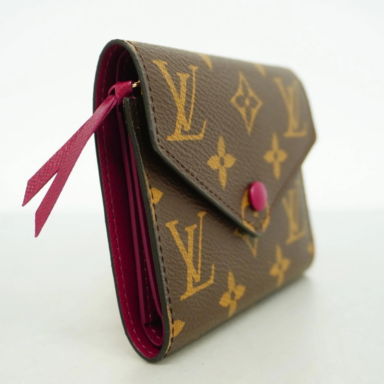 Louis Vuitton Tri-fold Wallet in Fuchsia Fuschia ref.1684879 - Joli Closet