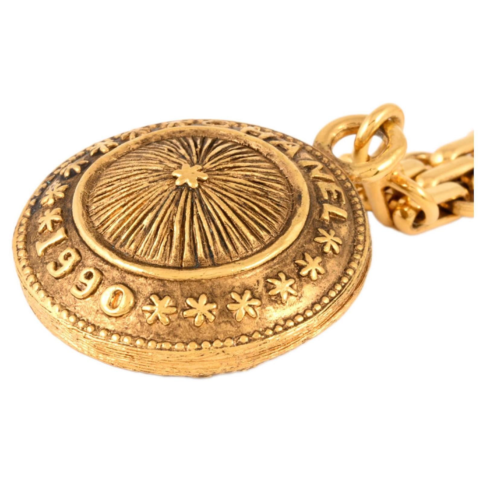 Chanel Medaillon Golden Gold-plated ref.1722312 - Joli Closet