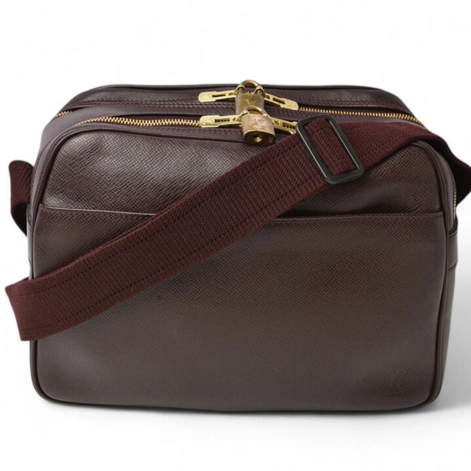 Louis Vuitton Taiga Reporter Shoulder Bag Brown Leather ref.1754664 ...
