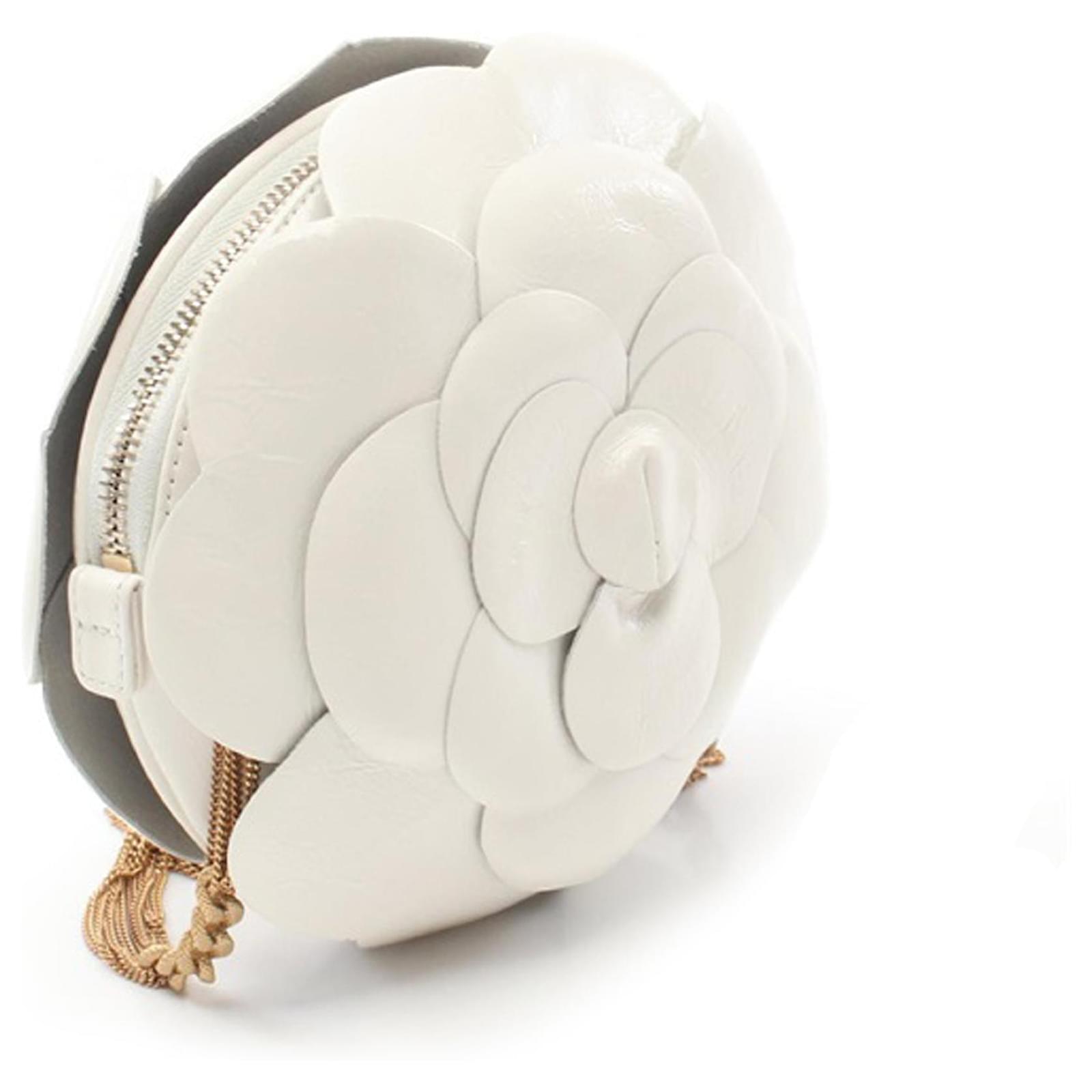 White Chanel CC Calfskin Camellia Round Chain Bag Leather ref.1761940 ...