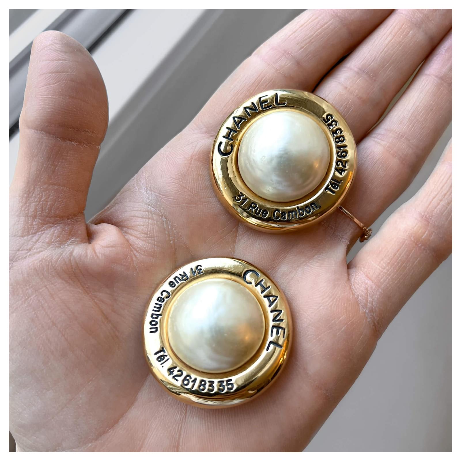 Chanel 31 Rue Cambon Metal & Faux Pearls Stud Earrings ref Chanel 31 Rue Cambon Metal & Faux Pearls Stud Earrings ref