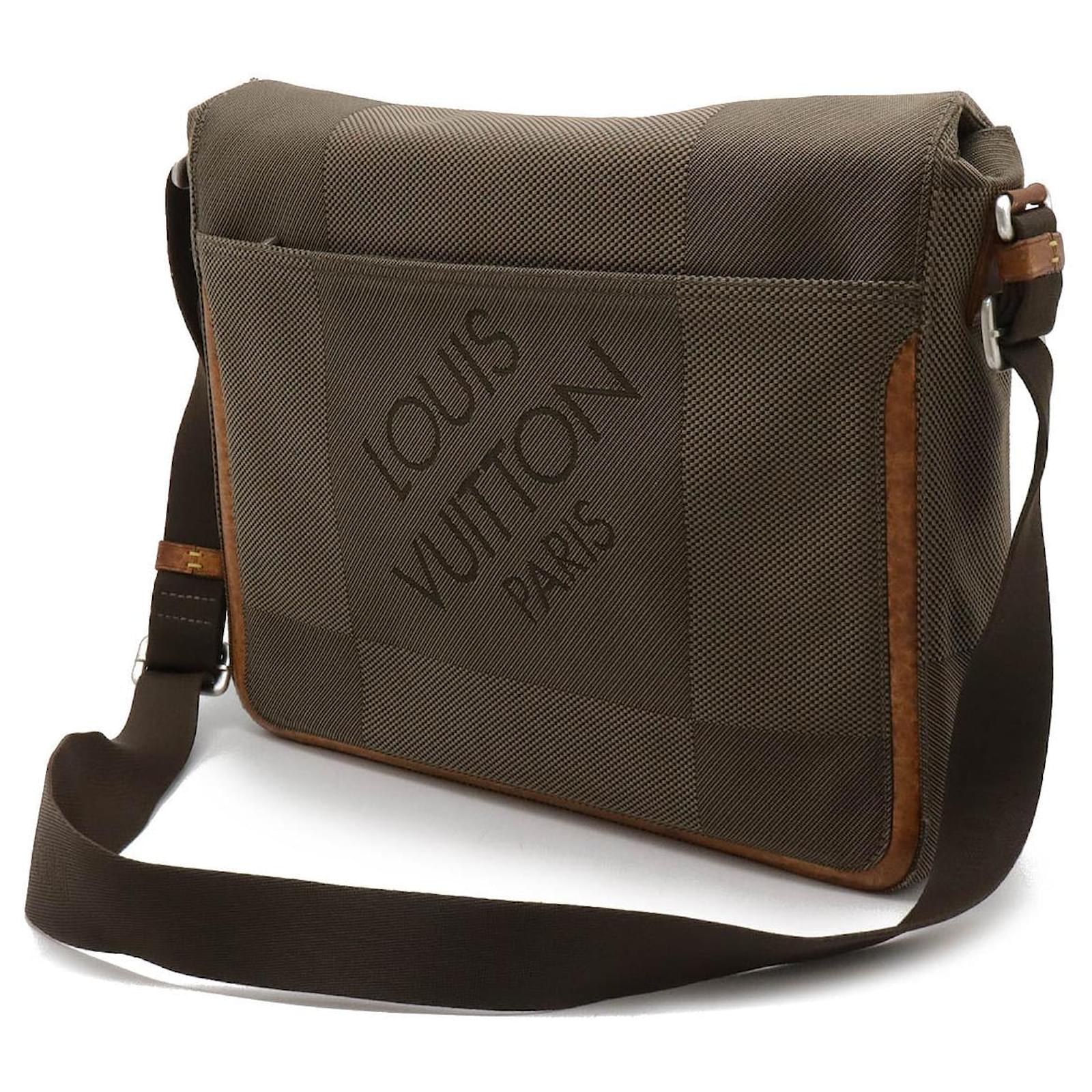 Louis Vuitton Damier Geant Messenger Bag Brown Cloth ref.1844568 - Joli ...