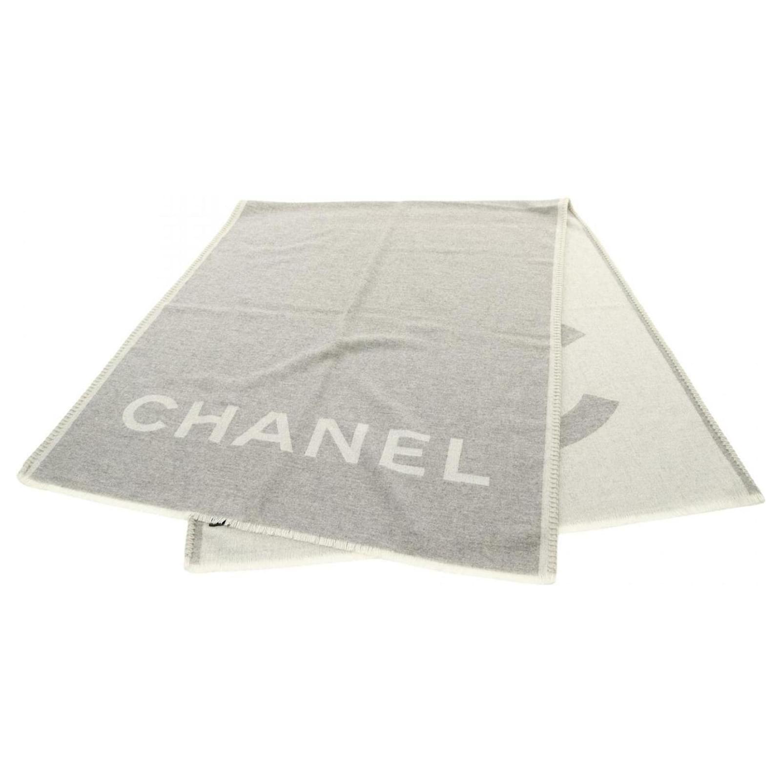 Chanel Cashmere Stole in Gray Brown ref.1857824 - Joli Closet