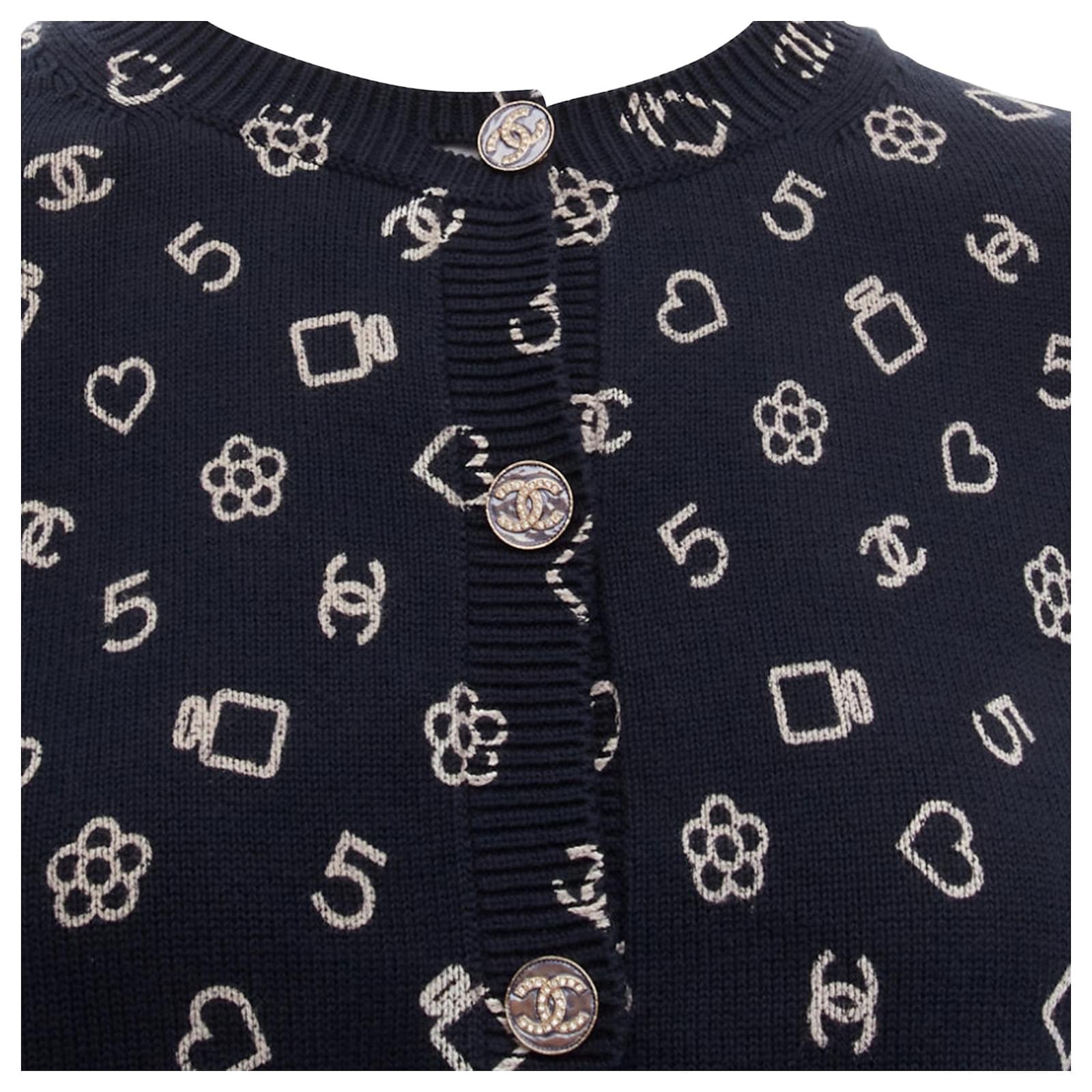 Chanel cc perfume logo cotton cropped cardigan White ref.1905043 - Joli ...