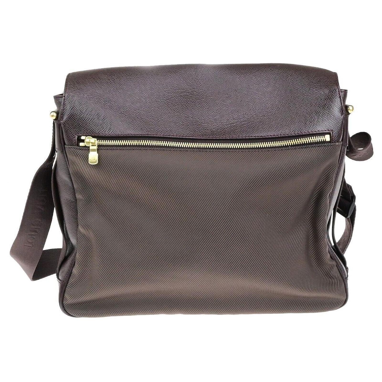 Louis Vuitton Victor Purple Leather ref.1910419 - Joli Closet