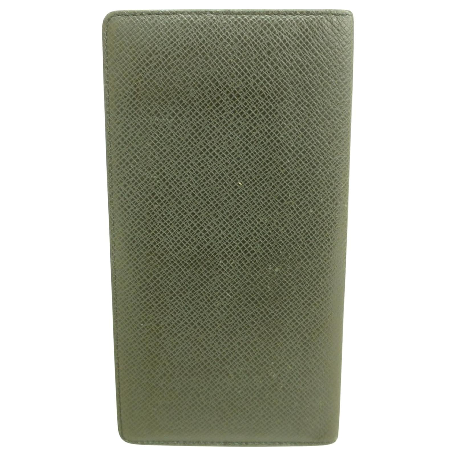 Louis Vuitton Brazza Green Leather ref.1969275 - Joli Closet