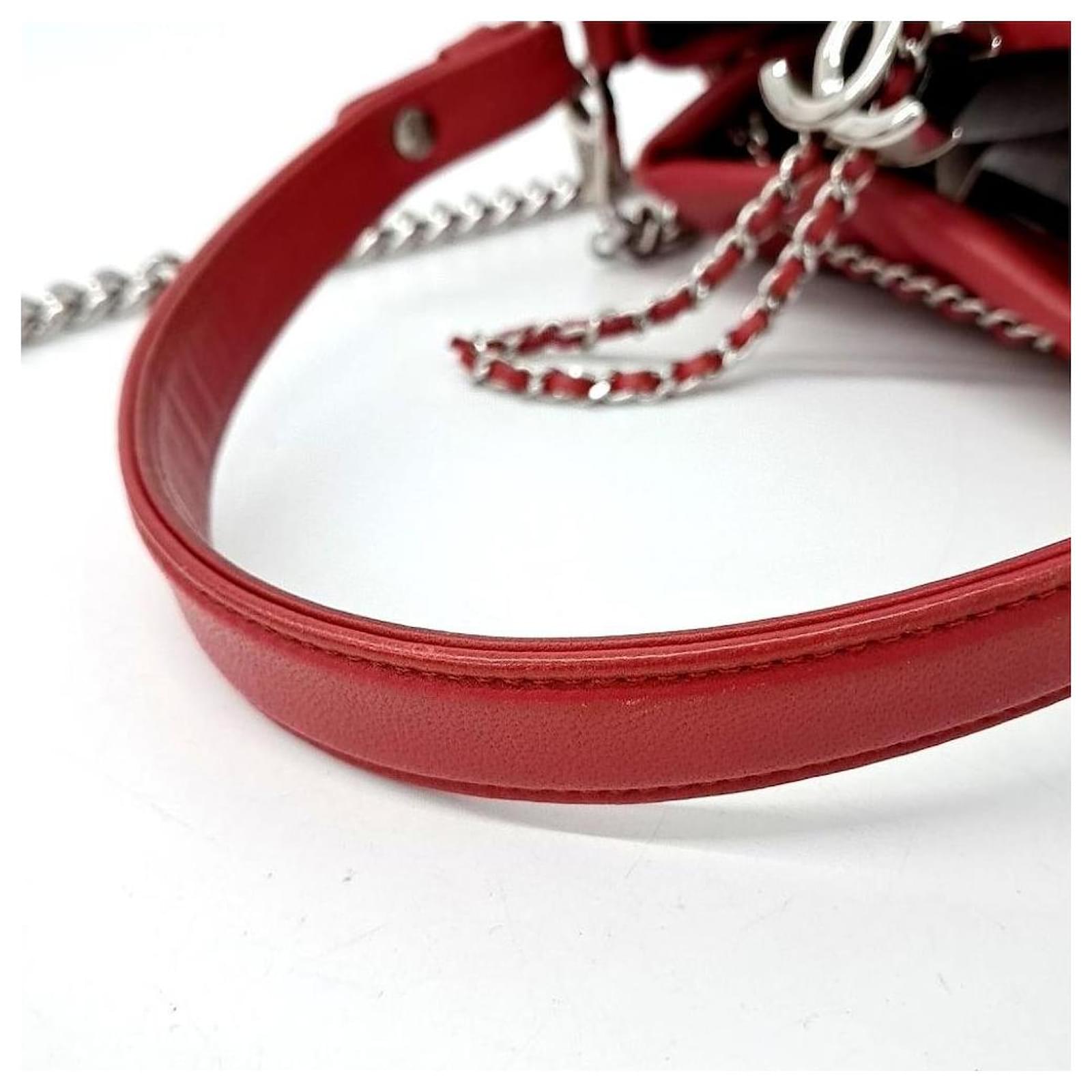 Chanel Drawstring Chain Bucket Bag Red Leather ref.2000178 - Joli Closet