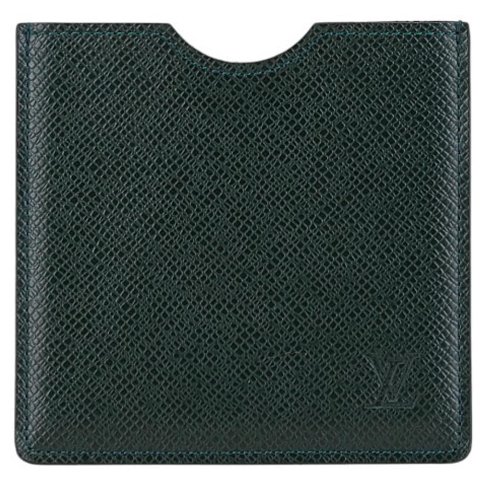 Louis Vuitton Taiga Floppy Disk Case Card Green Leather ref.2039412 ...