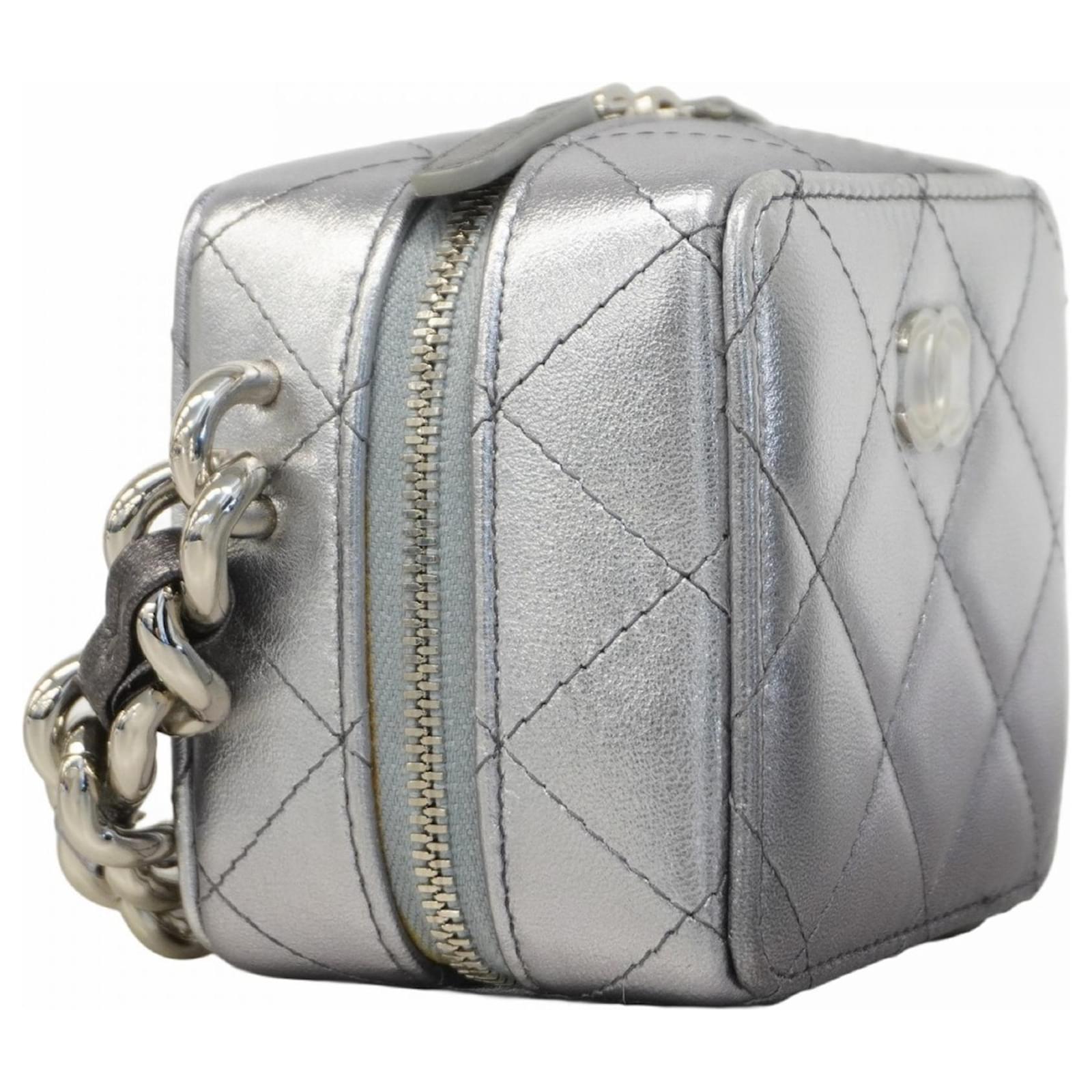 Chanel Silver Lambskin Shoulder Bag Silvery Leather ref.2051514 - Joli ...