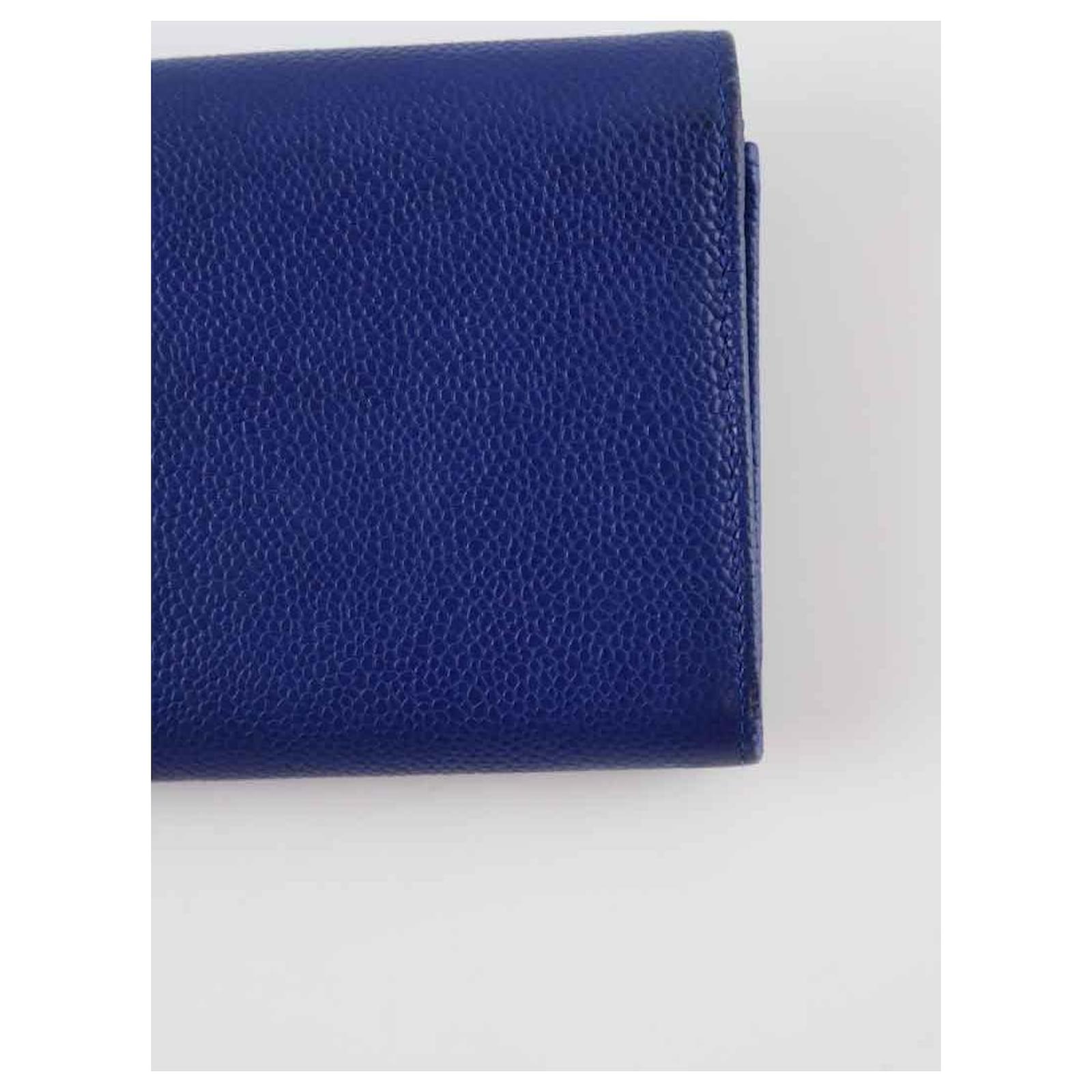 Chanel Cartera de cuero azul ref.2068342 - Joli Closet