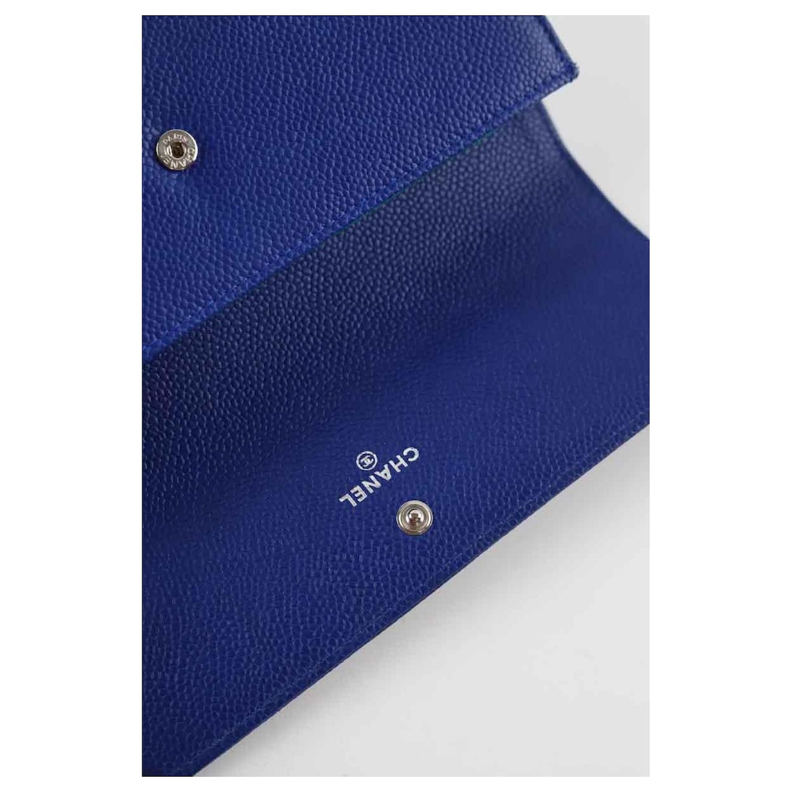 Chanel Cartera de cuero azul ref.2068342 - Joli Closet