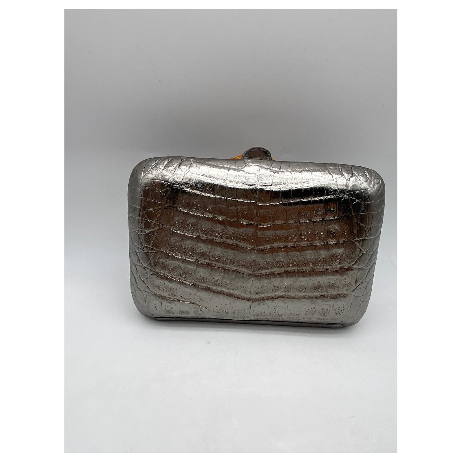 NANCY GONZALEZ Clutch bags T. Exotic leathers Grey ref.2131403 - Joli ...
