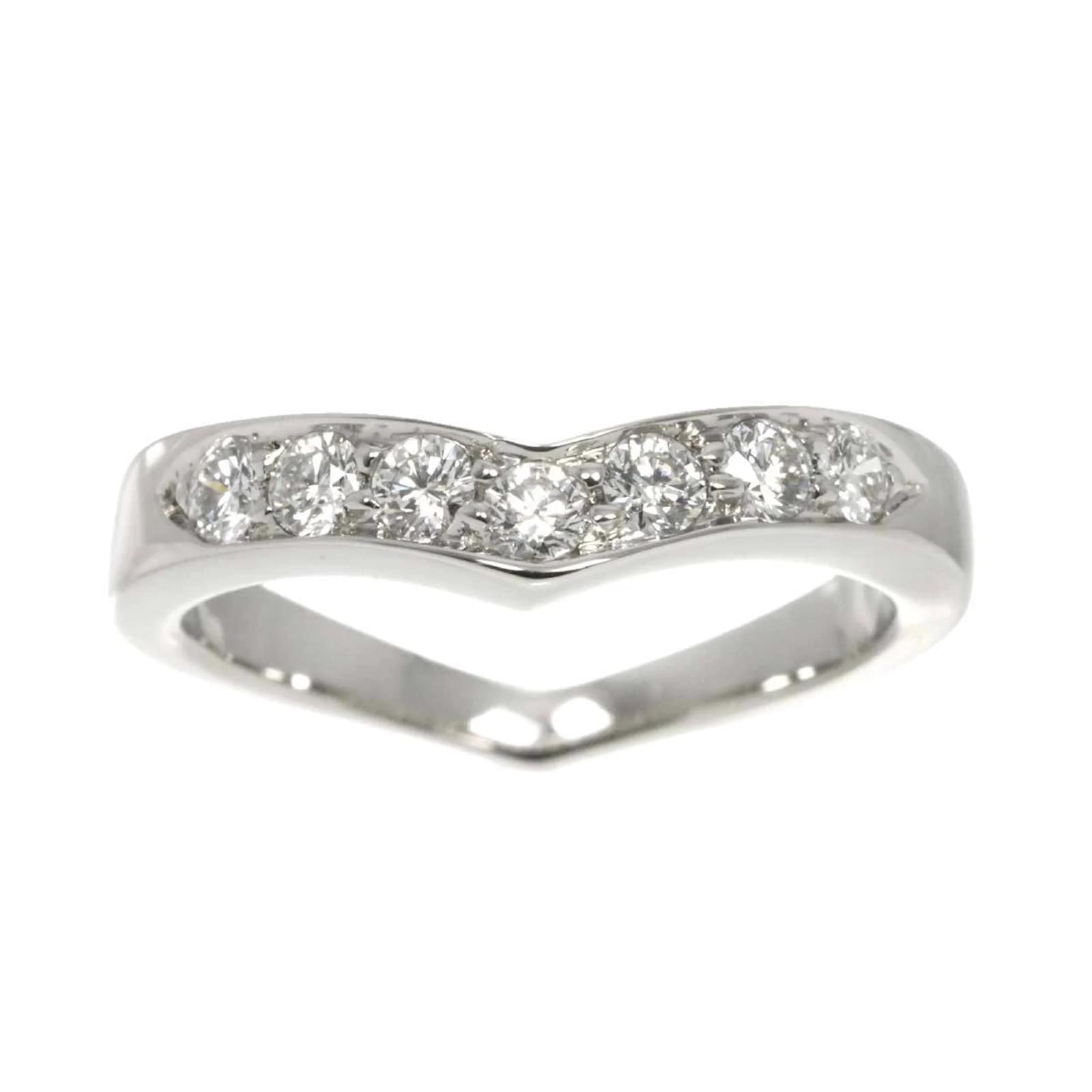 Tiffany & Co. Curved V-Band Ring in Platinum with Diamond ref.2206507 ...