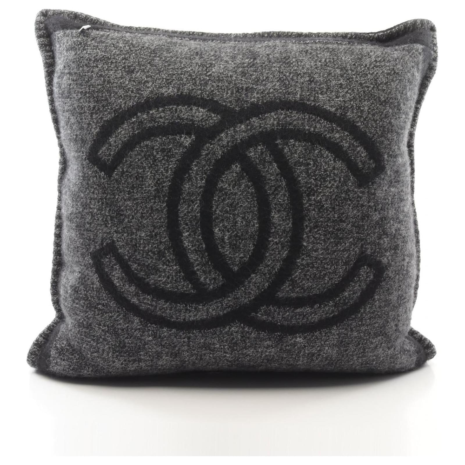 Chanel Coco Mark Wool Cashmere Accessory Brown Black ref.2453775 - Joli ...