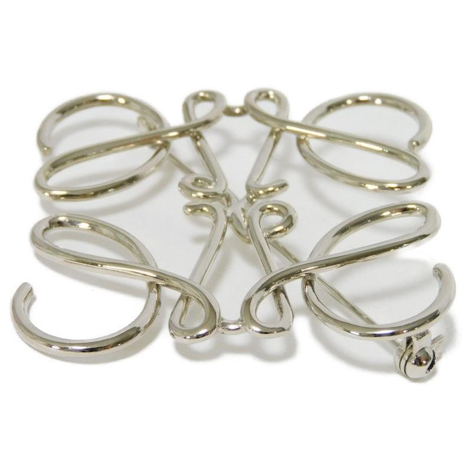 Loewe Anagram Brooch Silvery Metal ref.2479507 - Joli Closet