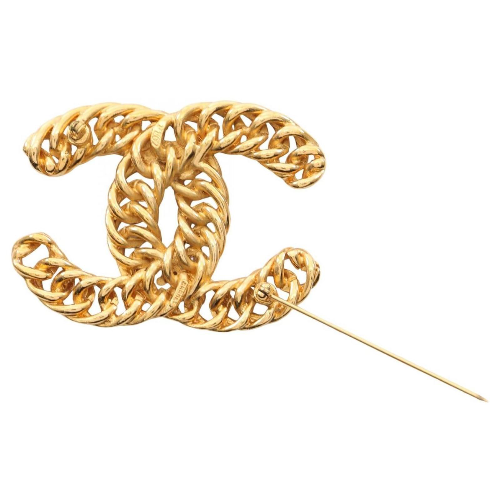Chanel Coco Mark Brooch Accessory Golden Metal ref.2517719 - Joli Closet