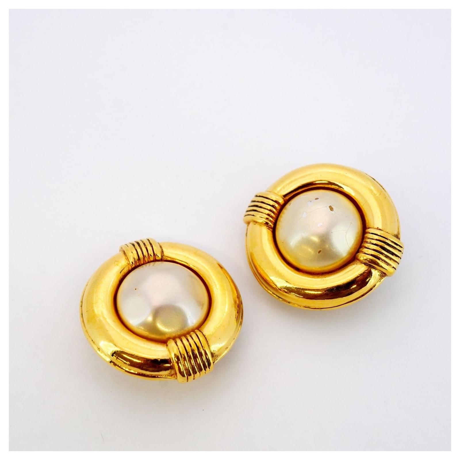Chanel Circle Earrings in Gold Golden Gold-plated ref.2547676 - Joli Closet