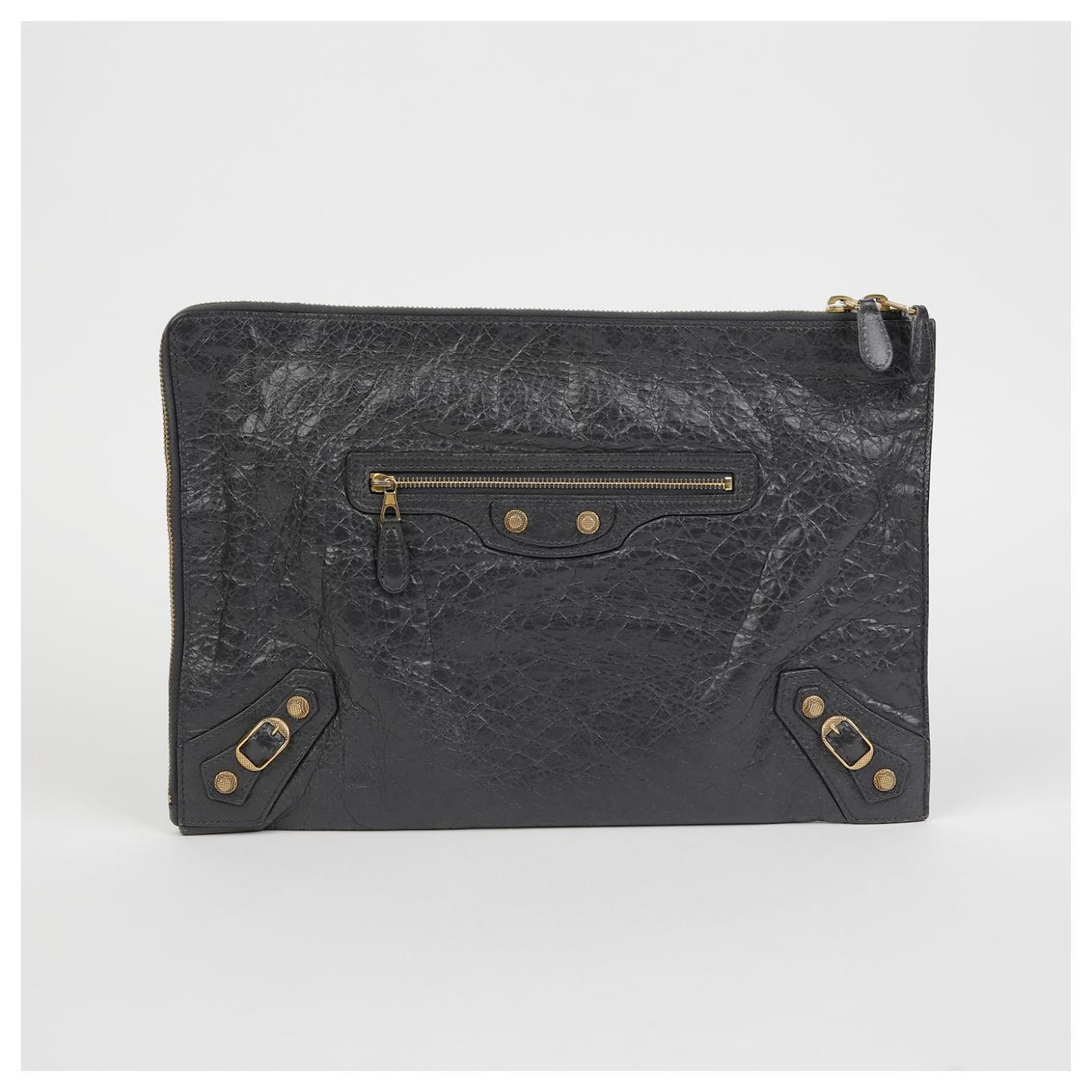 Balenciaga Embrayage de moteur géant (Vendu) - Joli Closet