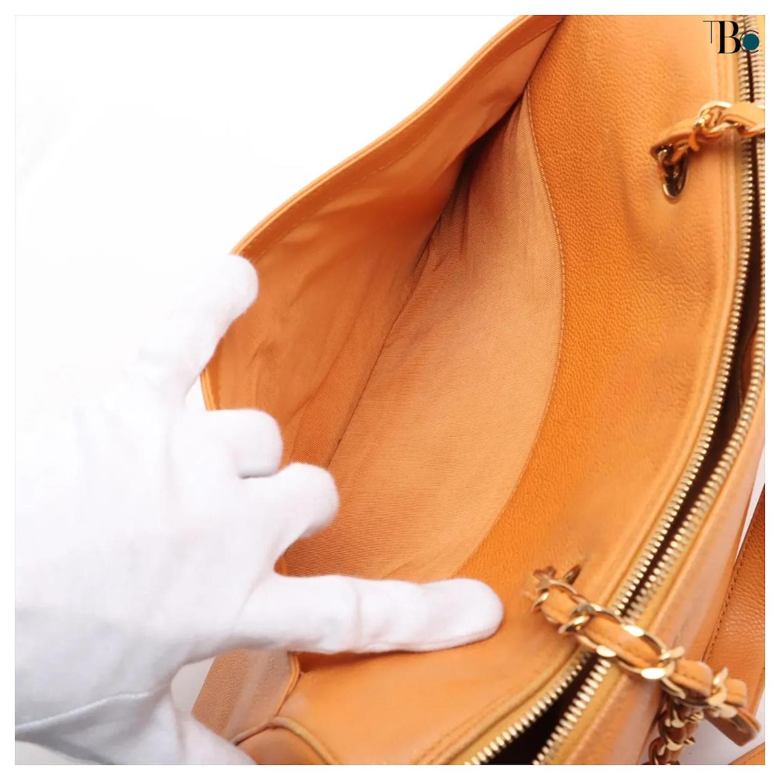 Chanel Coco Mark Leather Orange ref.2753386 - Joli Closet