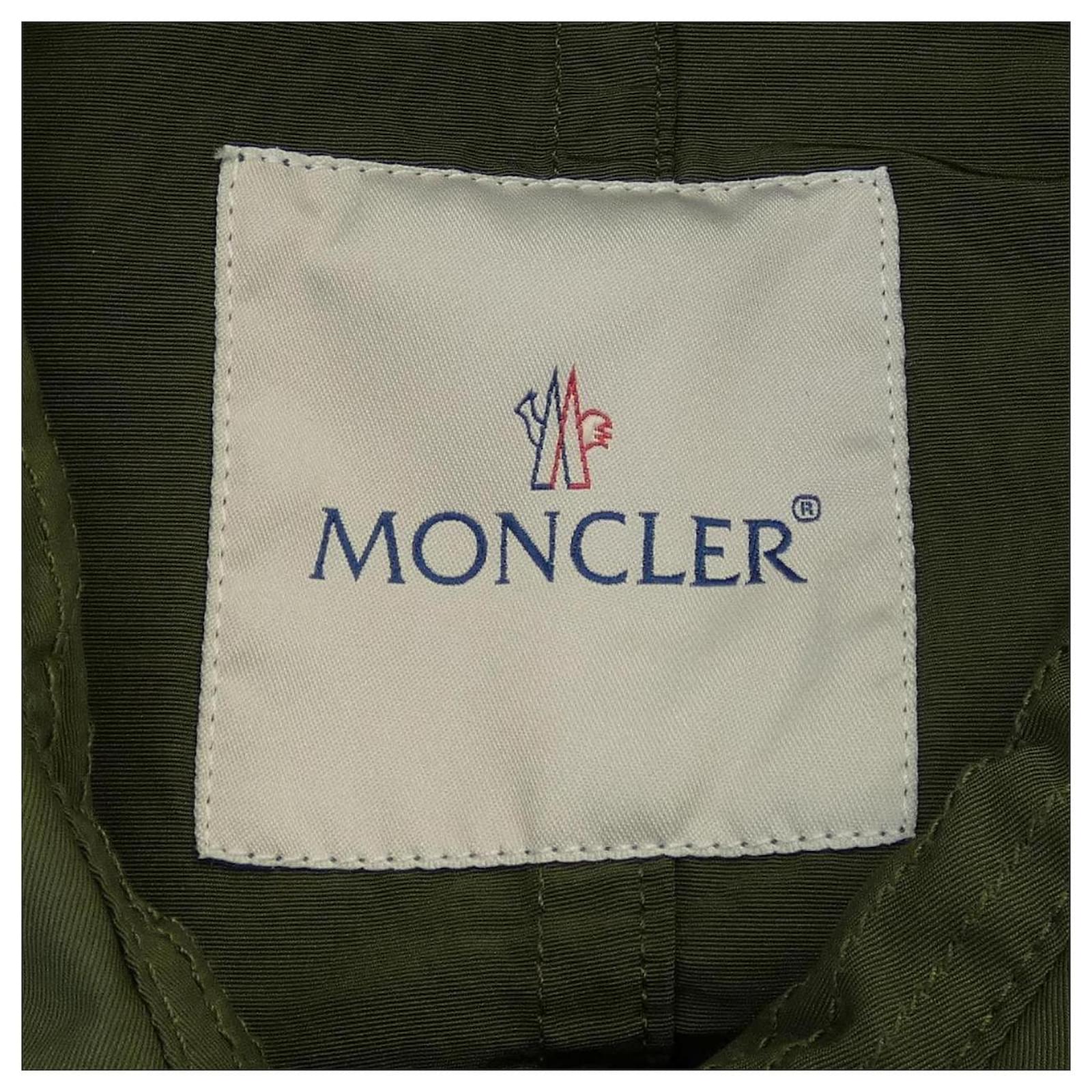 Moncler DURENNE Trench Coat Green Khaki ref.2787750 - Joli Closet