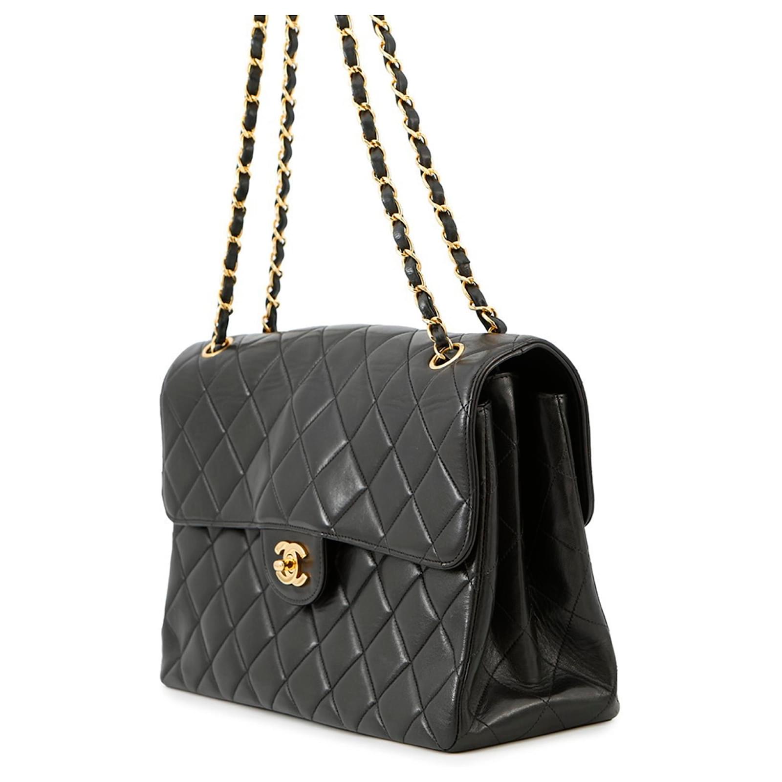 Sacs à épaule en cuir noir Chanel ref.2797205 - Joli Closet