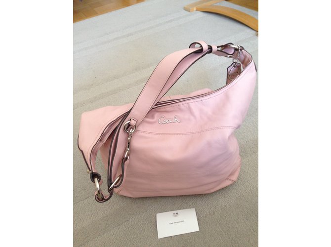 Coach Light pink shoulder bag Lambskin ref.24303 - Joli Closet