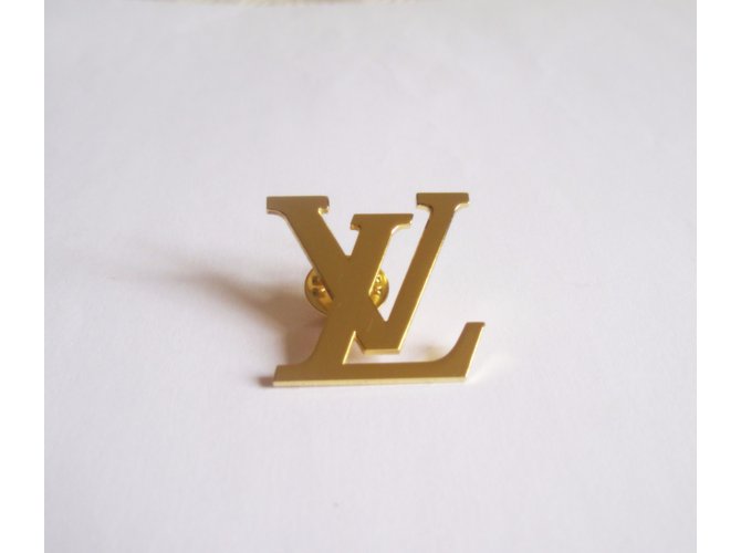 Louis Vuitton Pins & brooches Golden Metal ref.43246 - Joli Closet