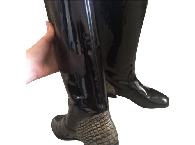 Chanel Black patent leather riding boots ref.79756 - Joli Closet