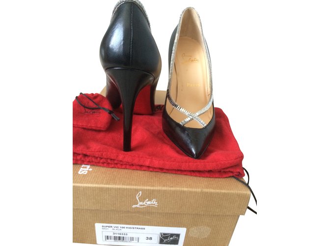 Christian Louboutin Super Vic Black Leather ref.87532 - Joli Closet