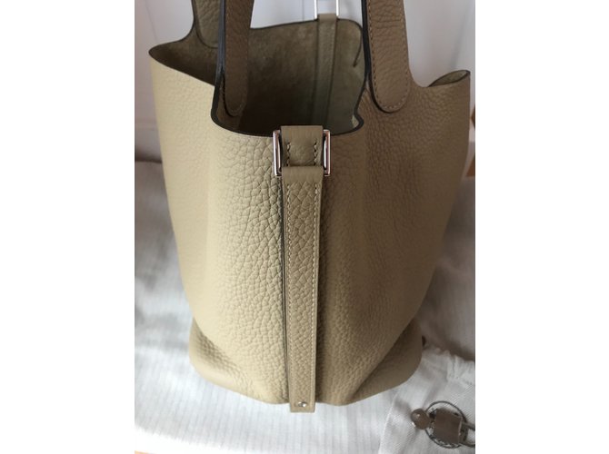 Hermès Picotin Lock Bag 22 Trench color Beige Leather ref.100021 - Joli ...