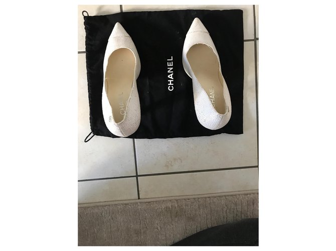 Chanel Heels Eggshell Leather ref.137344 - Joli Closet