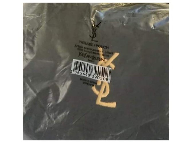 Yves Saint Laurent Pochette de trousse de maquillage YSL Velours Noir ...