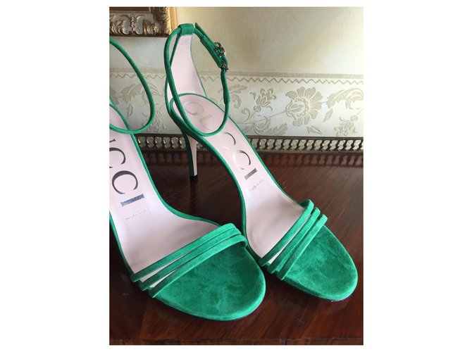 SANDALES GUCCI MARMONT EN DAIM Suede Vert ref.142052 - Joli Closet