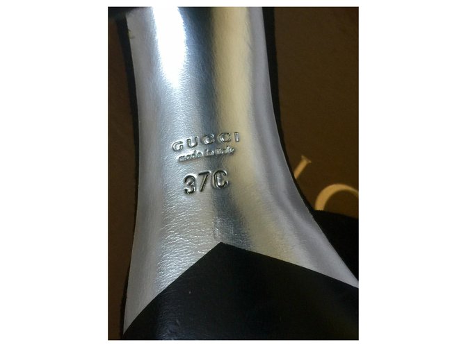 Gucci Talons hauts en relief en métal Suede Noir Argenté ref.162760 ...