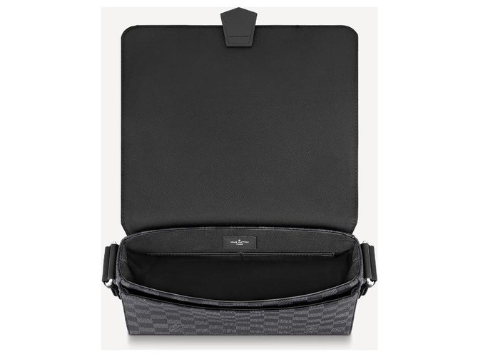 Louis Vuitton LV Flap messenger new Grey Leather ref.231577 - Joli Closet