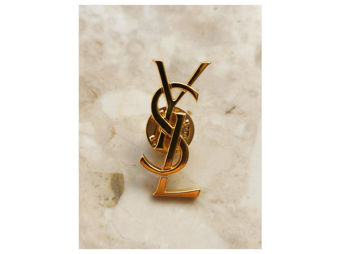 Yves Saint Laurent Broche YSL Métal Doré ref.273184 - Joli Closet