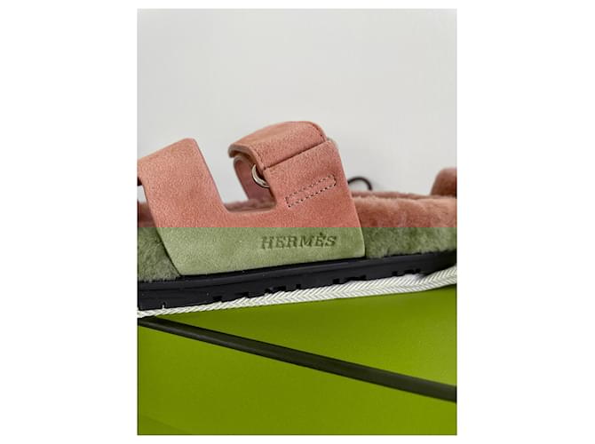 Hermès Chypre Shearling Sandals Pink Suede ref.393258 - Joli Closet