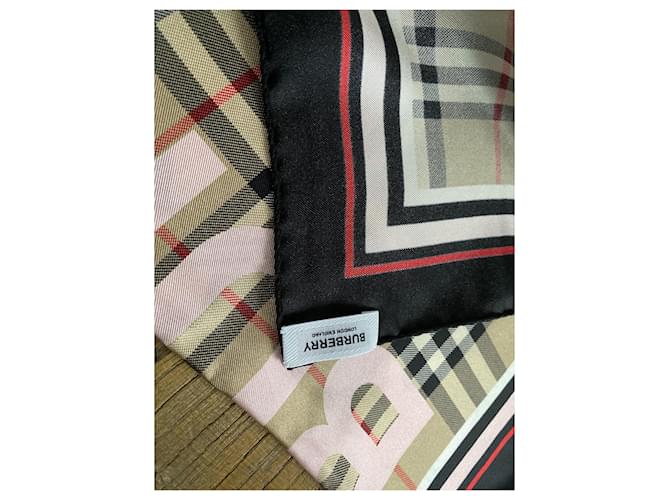 Foulard en soie à imprimé montage Burberry 210x70 cm Multicolore ref.427877 - Joli Closet