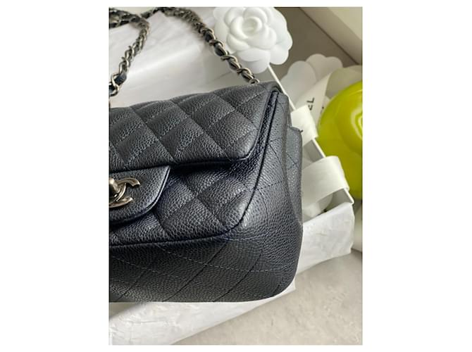 Timeless Chanel Handbags Dark blue Leather ref.486367 - Joli Closet
