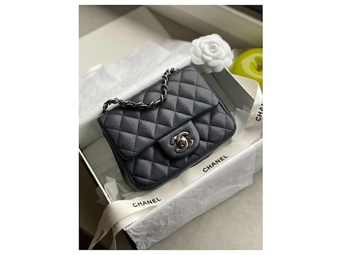 Timeless Chanel Handbags Dark blue Leather ref.486367 - Joli Closet