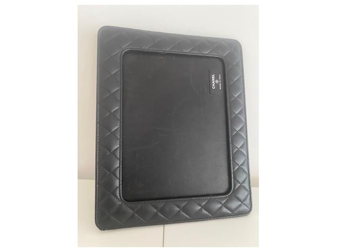 Chanel Black Quilted Leather Photo Frame ref.616118 - Joli Closet